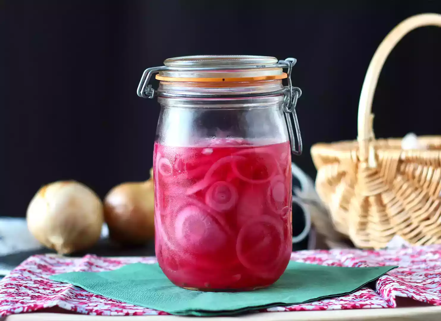 Recette de pickles d'oignon rouge pour vos plats