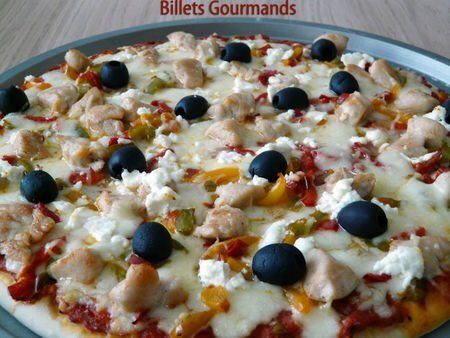 Recette: pizza poulet, poivrons et chèvre frais