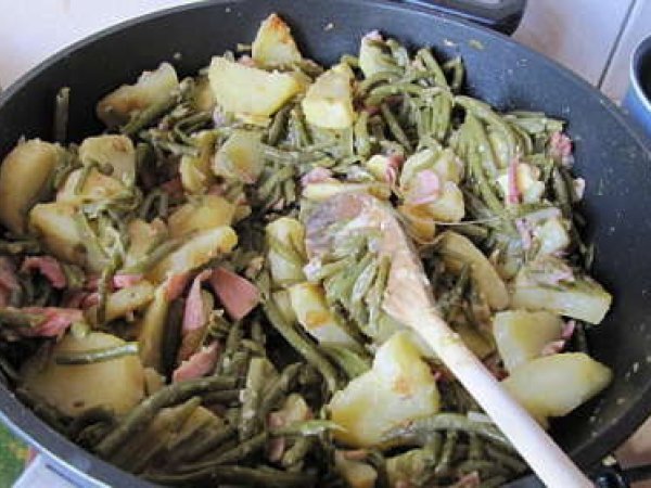 Recette de poêle à raclette savoureuse et conviviale