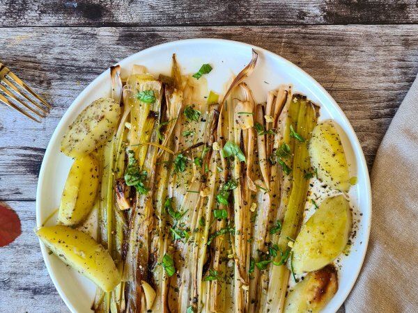 Recette de poireaux rôtis au four facile et savoureuse
