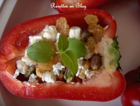 Poivrons rouges a la feta, raisins, pistaches - Recette Ptitchef