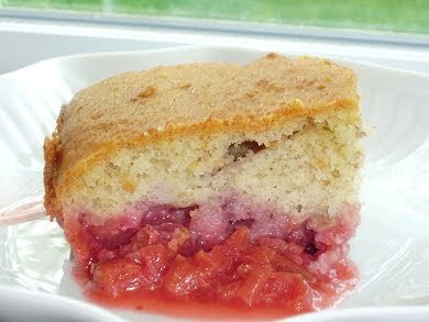 Recette de pouding à la rhubarbe et aux fraises