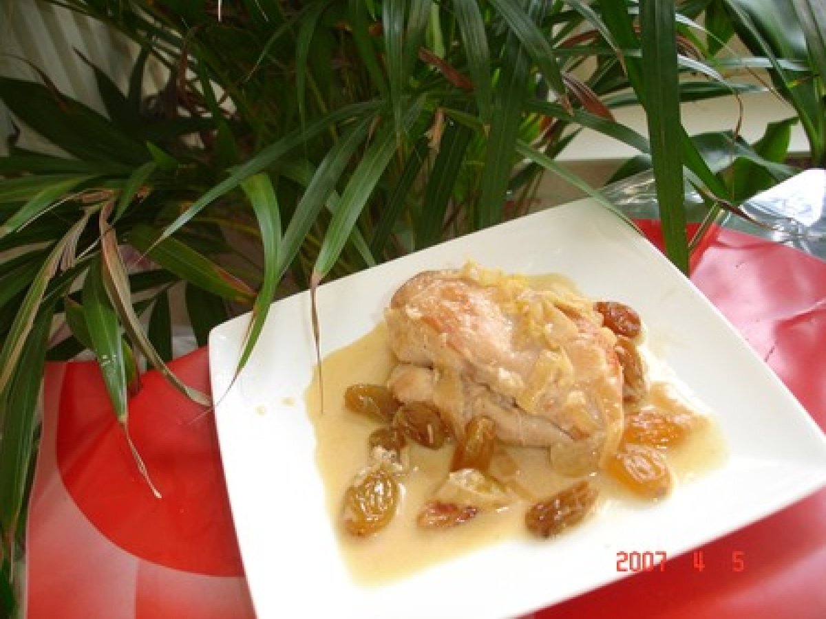 Poulet au porto blanc aux gros raisins secs et joyeuses fêtes de pâques ...