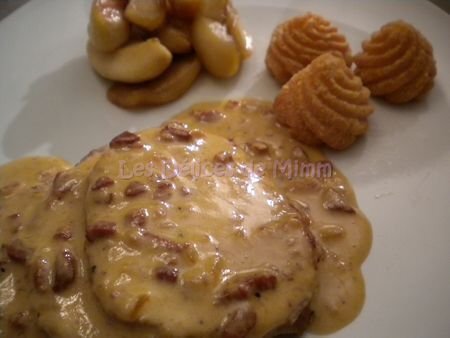 Recette de rôti de porc au cidre et lardons, pommes miel