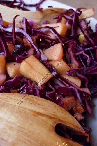 Recette salade chou rouge, pommes et lardons