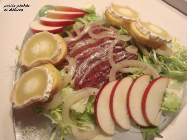 Recette de salade de confit de canard et chèvre chaud