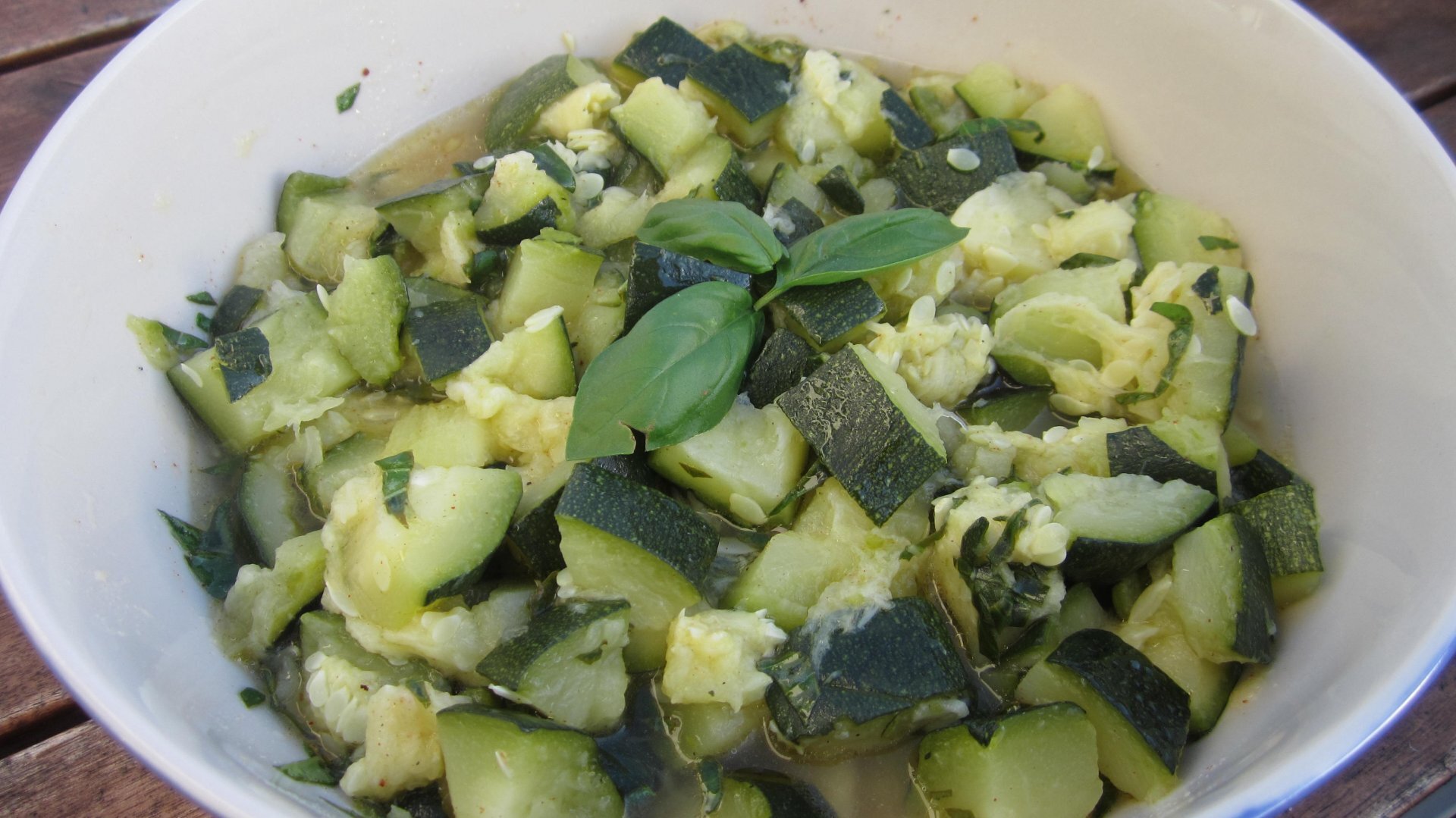 Recette de salade de courgettes au citron et basilic