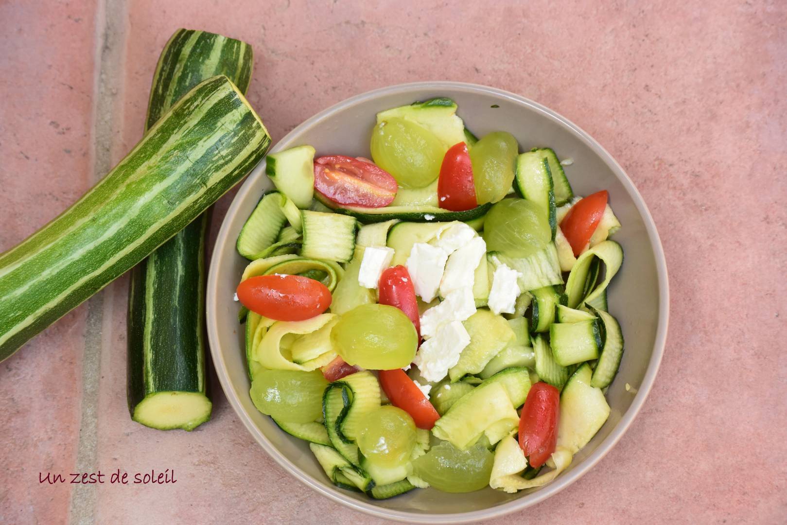 Salade de courgettes crues et fêta Salade de courgettes crues et fêta