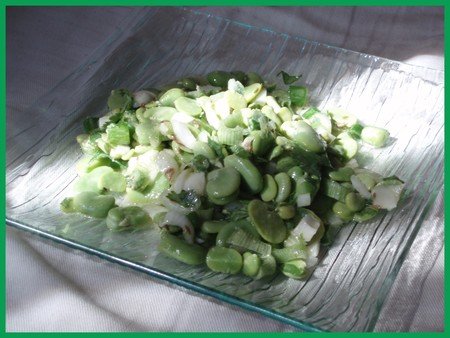 Salade de fèves aux oignons nouveaux et au cumin - Recette Ptitchef