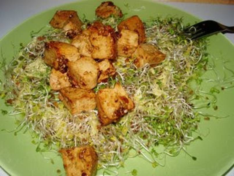 Salade de graines germées et de tofu mariné - Recette Ptitchef Salade de graines germées et de tofu mariné - Recette Ptitchef
