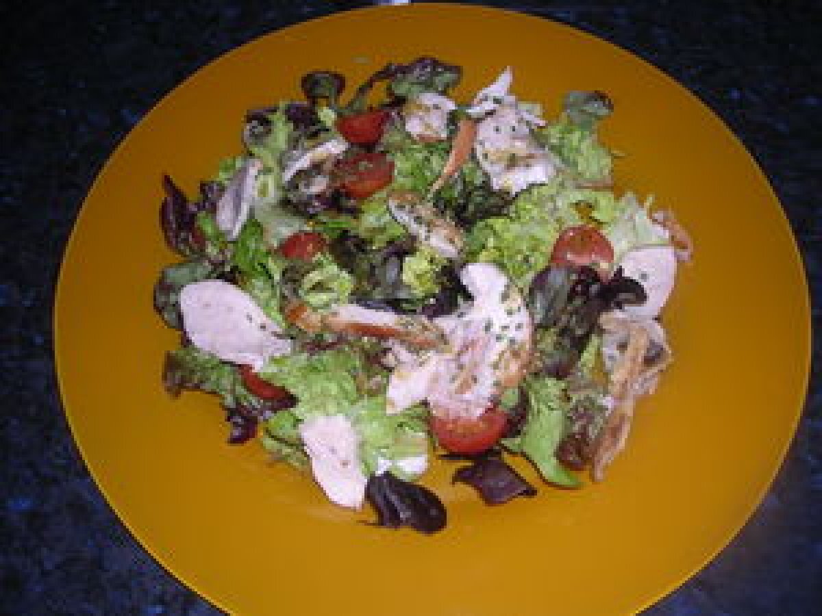 Recette de salade de poulet fumé aux herbes fraîches