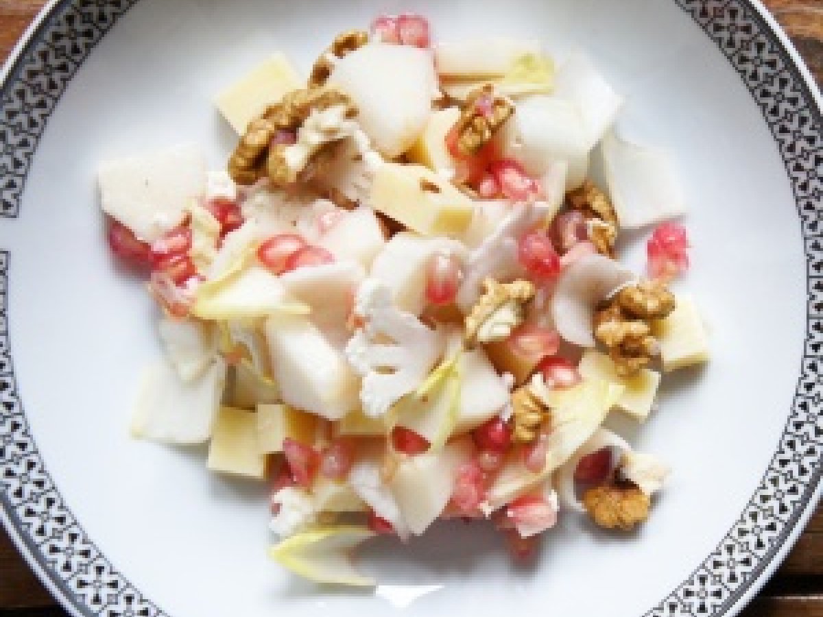 Salade de saison aux noix, poire, comté et grenade - Recette Ptitchef
