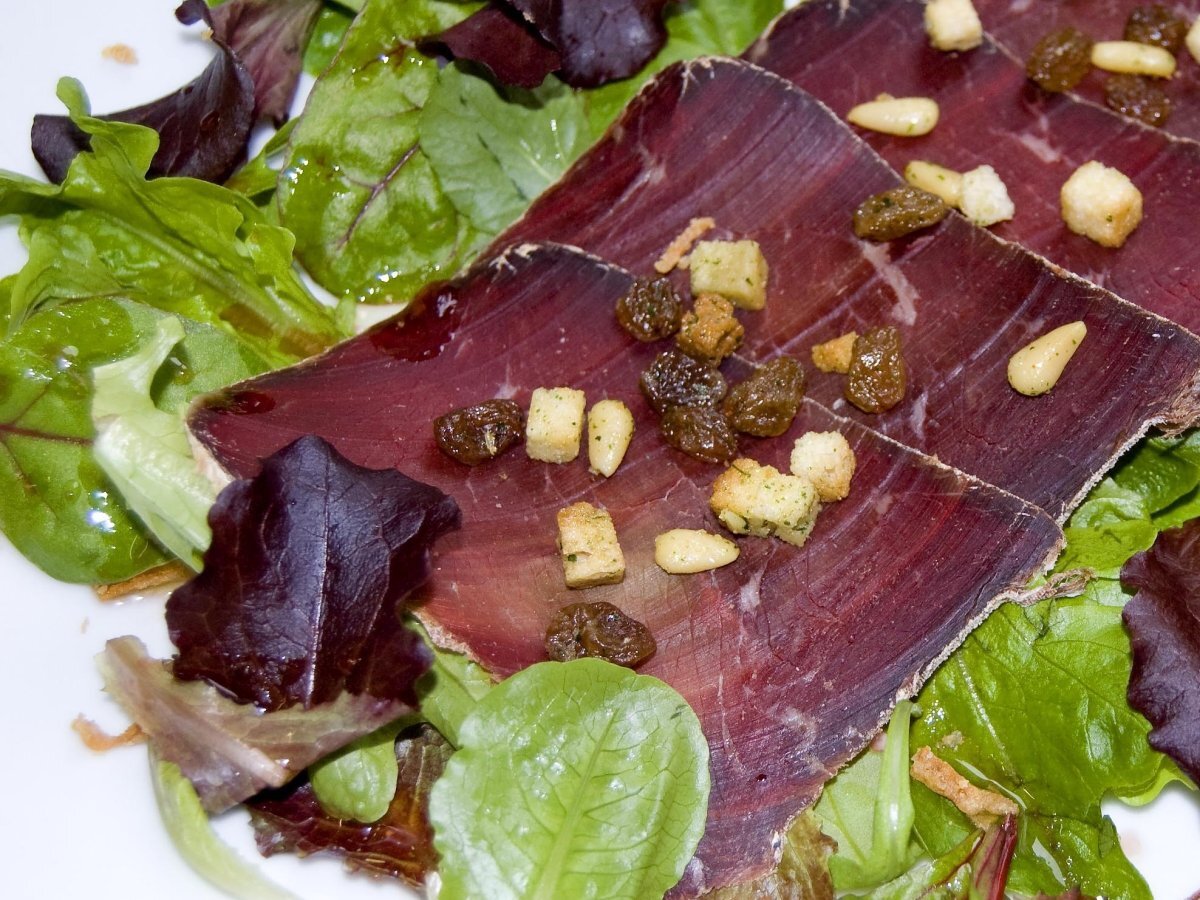 Recette de salade des grisons à la vinaigrette grenade
