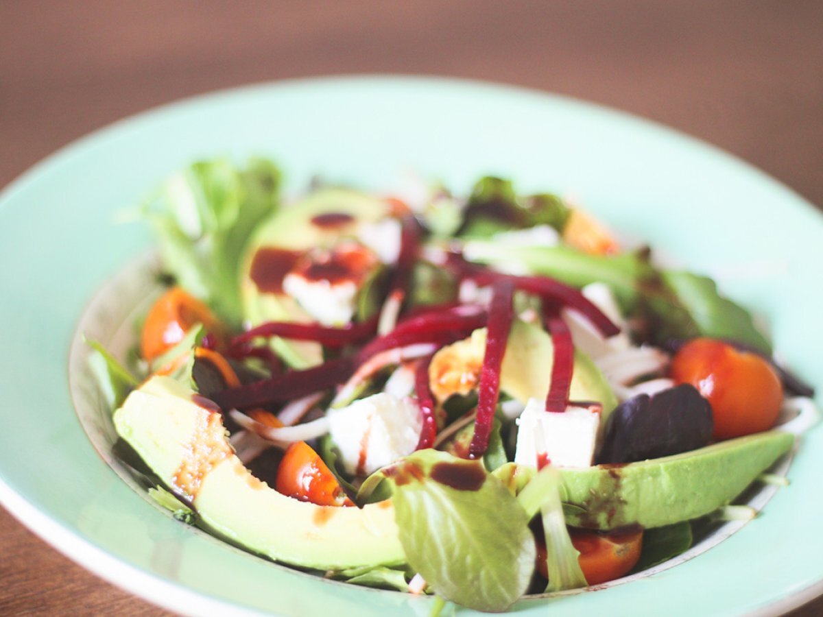 Recette de salade gourmande à la vinaigrette framboise
