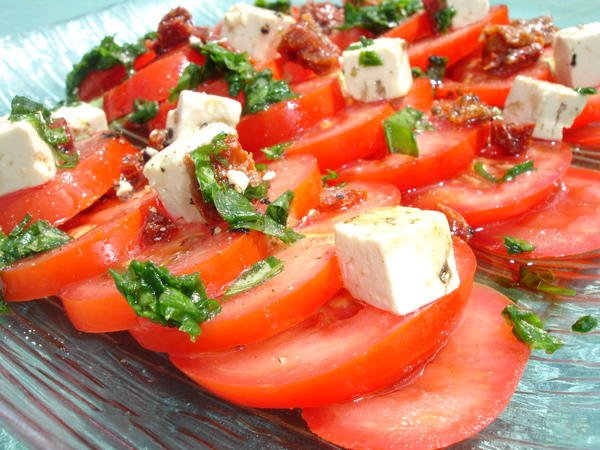 Salade tomates-feta-basilic - Recette Ptitchef Salade tomates-feta-basilic - Recette Ptitchef