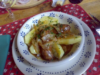 Recette de saucisses aux choux et pommes vapeur
