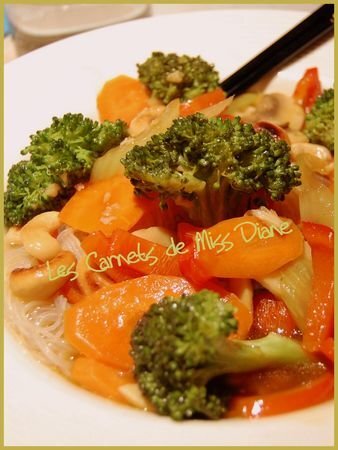 Recette de légumes chinois sautés sur nouilles sans gluten