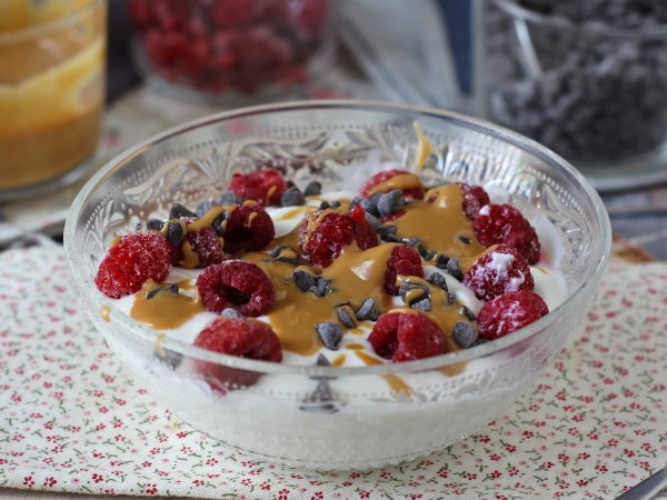Recette bol skyr fruits rouges, beurre cacahuètes, choco