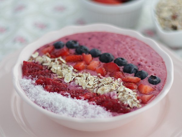 Recette de smoothie bowl aux fruits rouges