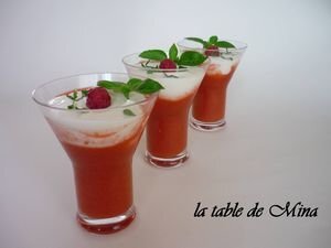 Recette de soupe fraises et framboises au basilic
