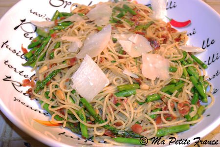 Recette de spaghettis aux asperges et pancetta