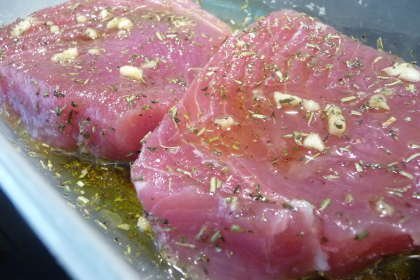 Recette de steak de thon rouge mariné (barbecue)