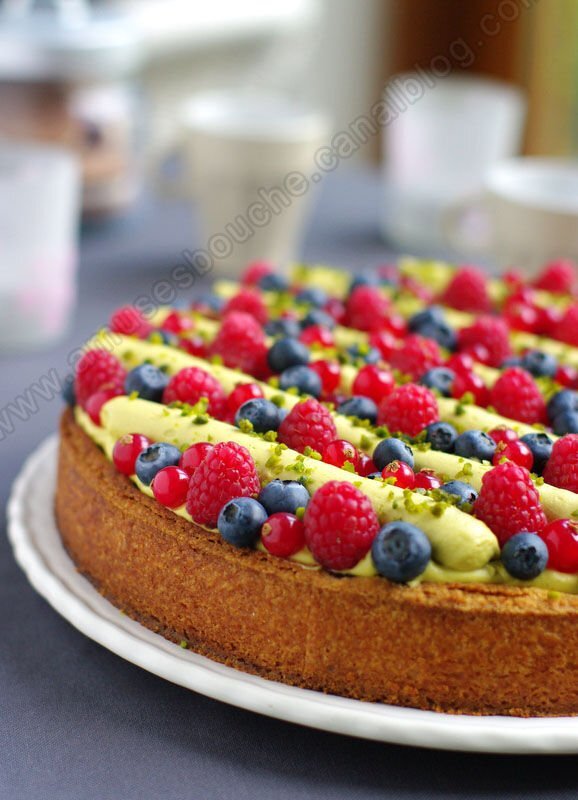 Tarte aux fruits rouges et pistaches avant une petite pause - Recette ...