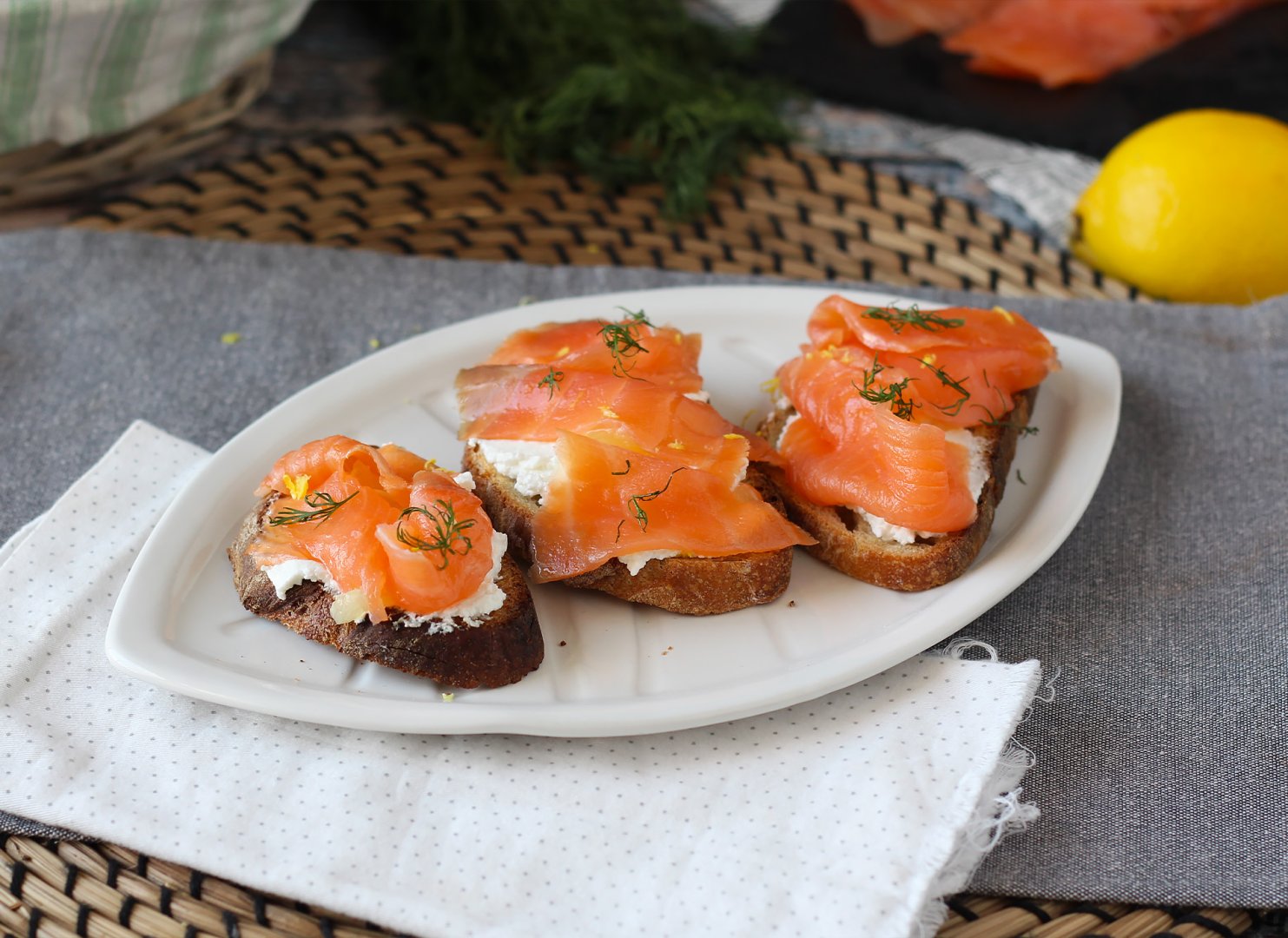 Recette: tartines chèvre frais et saumon fumé
