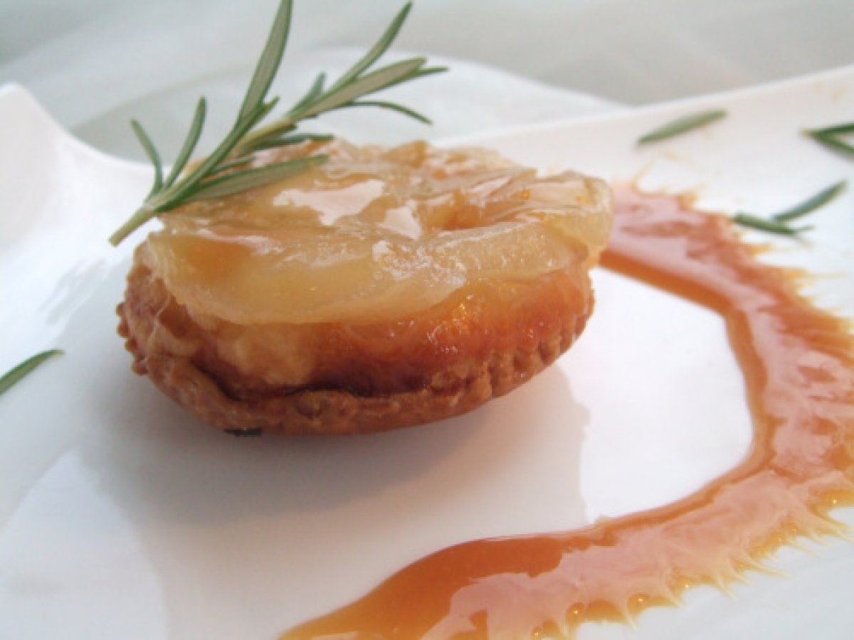 Tatin de poires au coulis de romarin - Recette Ptitchef