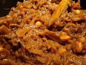 Recette de tfaya sucrée aux oignons et raisins secs