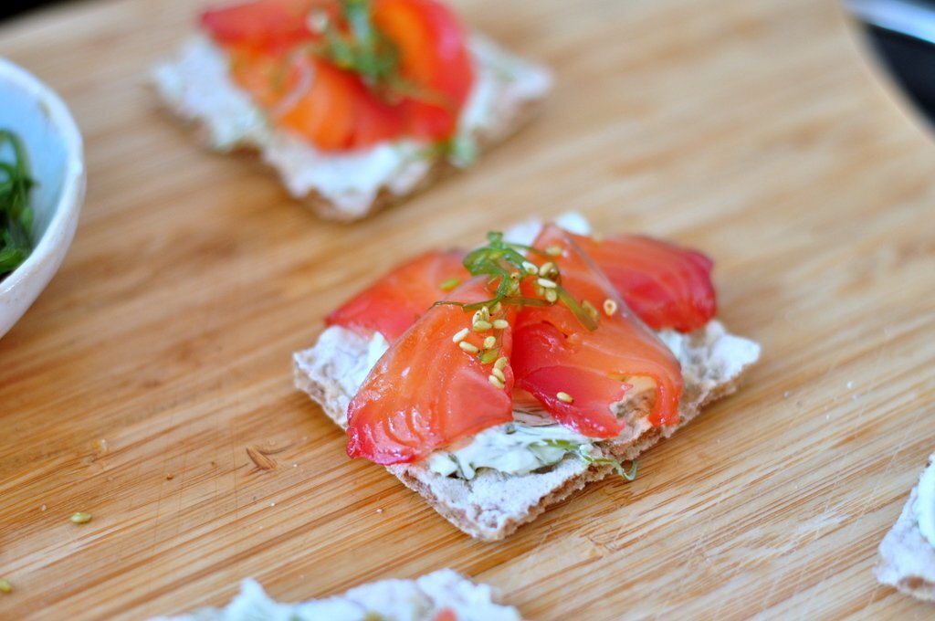 Toast saumon gravlax & wakame sésame
