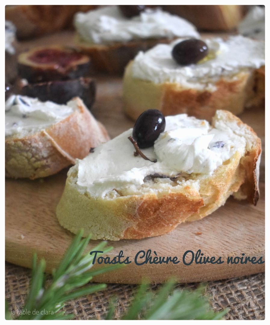 Toasts chèvre olives noires - Recette Ptitchef