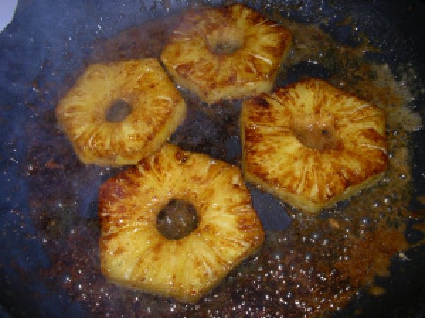Recette de tranches d'ananas rôties au miel et épices