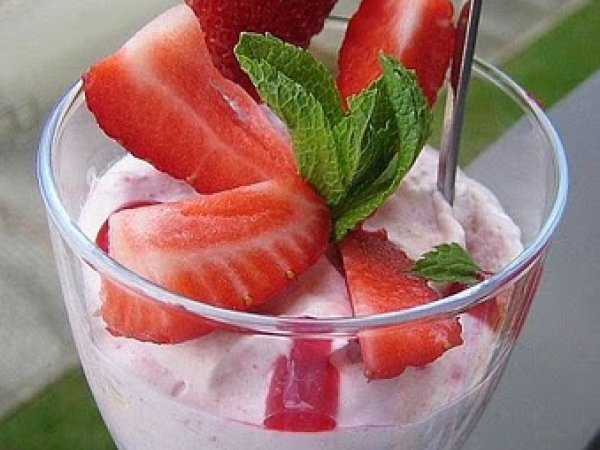 Vacherin aux fruits rouges by c.lignac - Recette Ptitchef