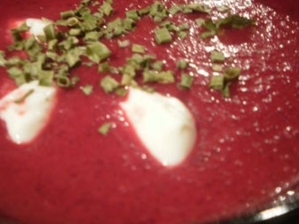 Recette de velouté de betteraves et crème fraîche