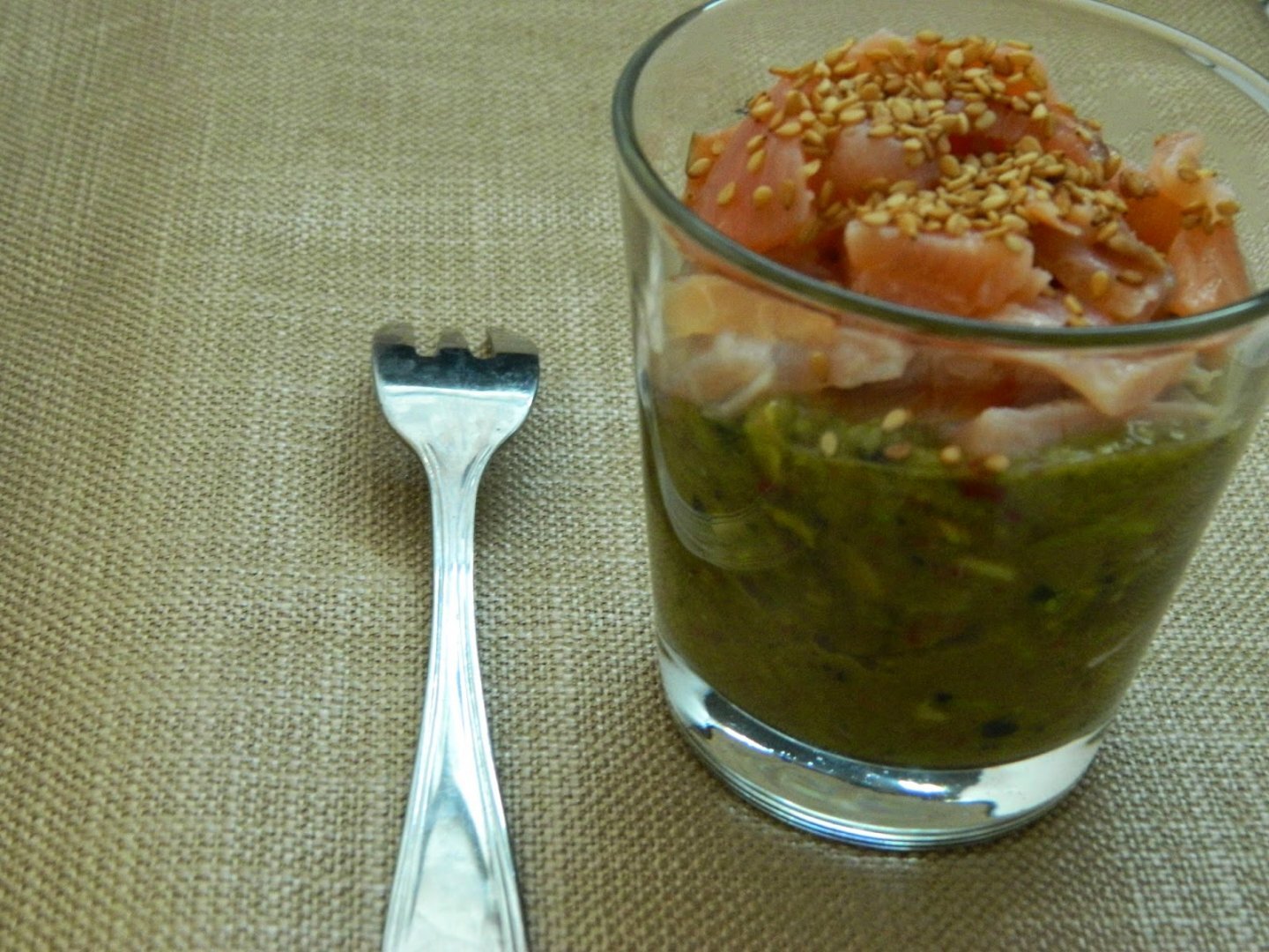 Recette verrine avocat, saumon, sésame et spiruline