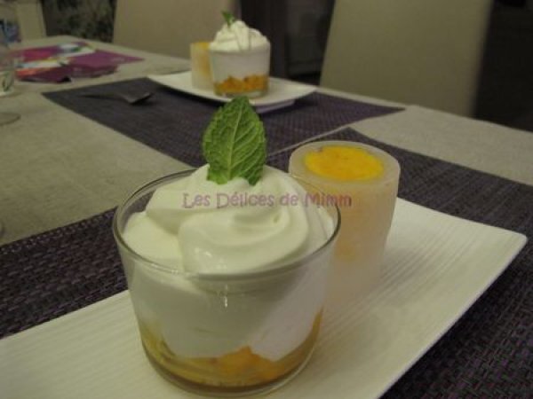 Verrine de mangue, espuma pina colada, coulis de fruits de la passion
