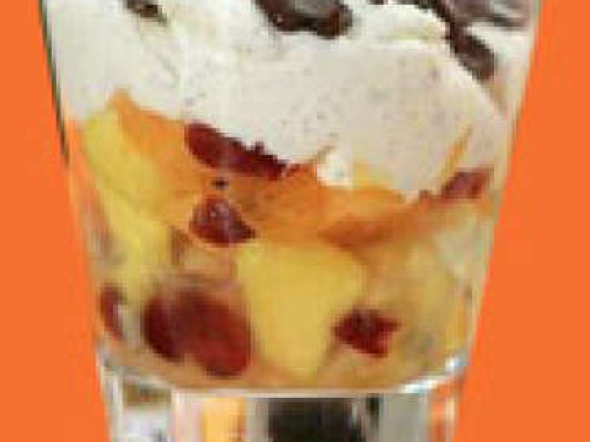 Verrine de salade de fruits de noël et sa mousse de yaourt - Recette ...