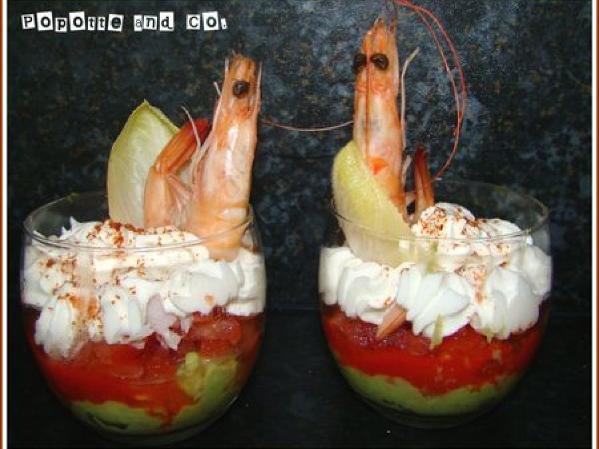 Verrines apéritives : avocat poivron crevettes et chantilly citonnée ...
