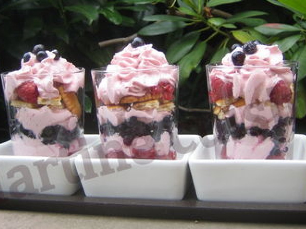 Verrines aux myrtilles et framboises - Recette Ptitchef