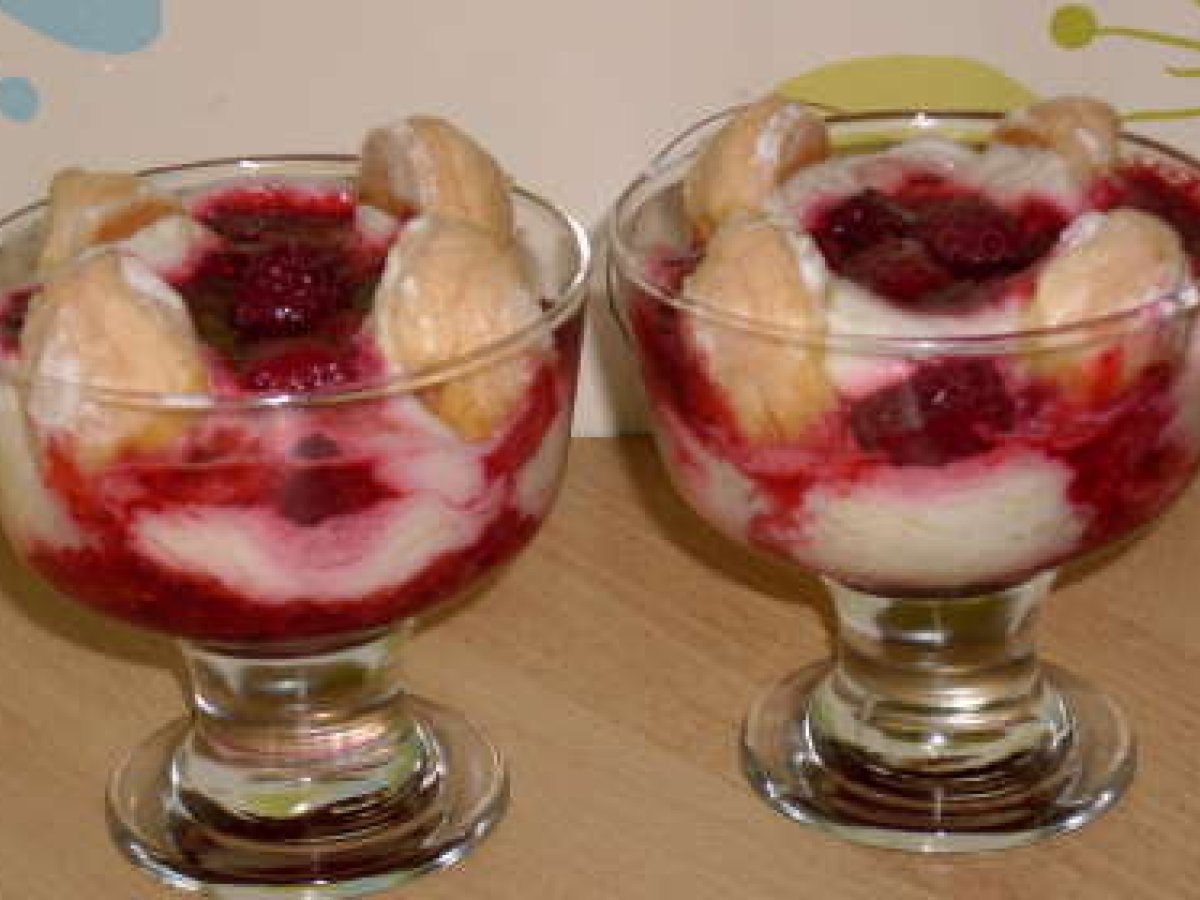 Recette de verrines de mousse yaourt rhubarbe framboise