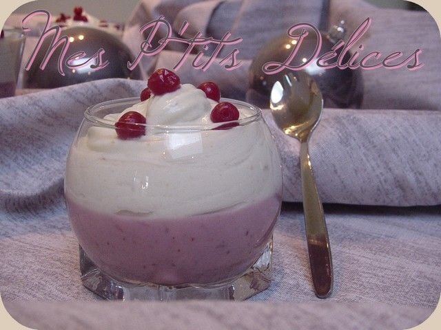 Verrines de panna cotta aux airelles surmontée d'une mousse avocat ...