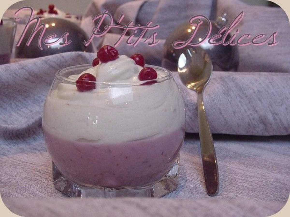 Verrines de panna cotta aux airelles surmontée d'une mousse avocat ...