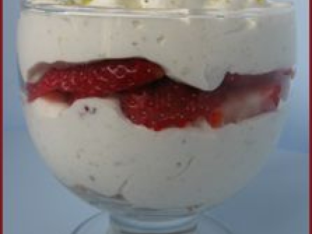 Verrines mousseuses et crémeuses aux fruits rouges - Recette Ptitchef