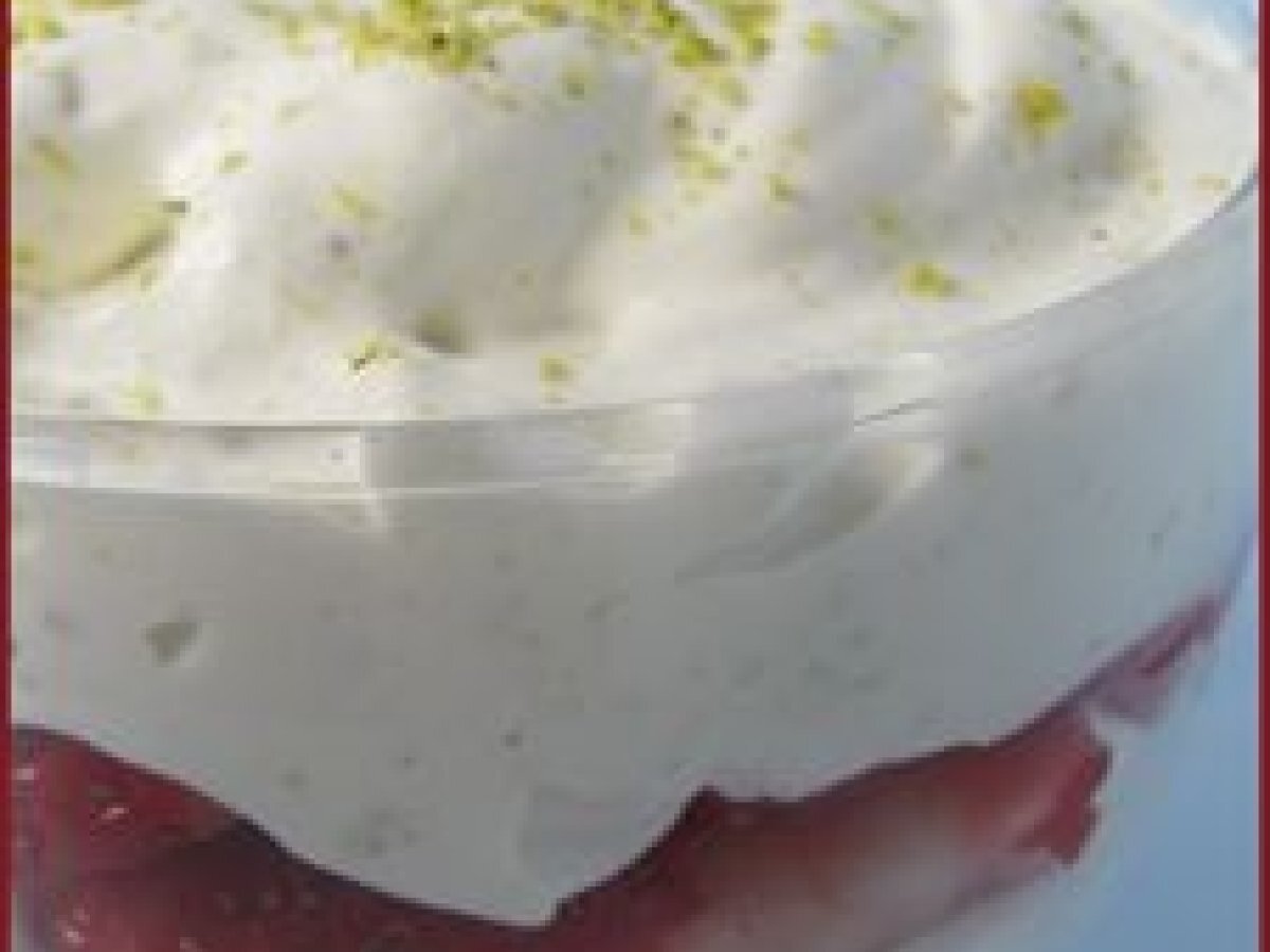 Verrines mousseuses et crémeuses aux fruits rouges - Recette Ptitchef