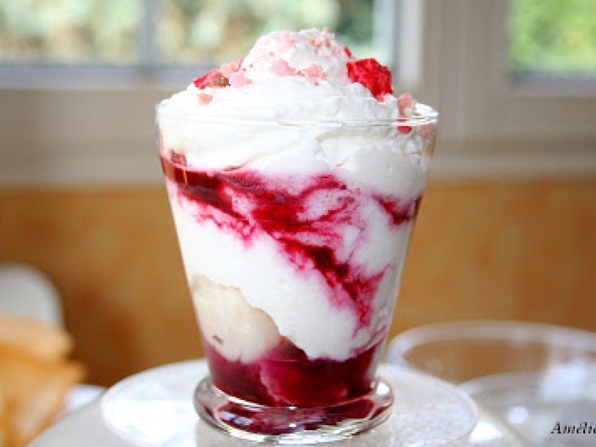 Recette verrines roses-litchi-meringues et coulis framboises