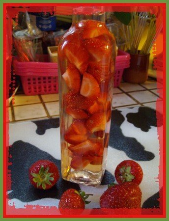 Recette de vinaigre maison aux fraises fraîches