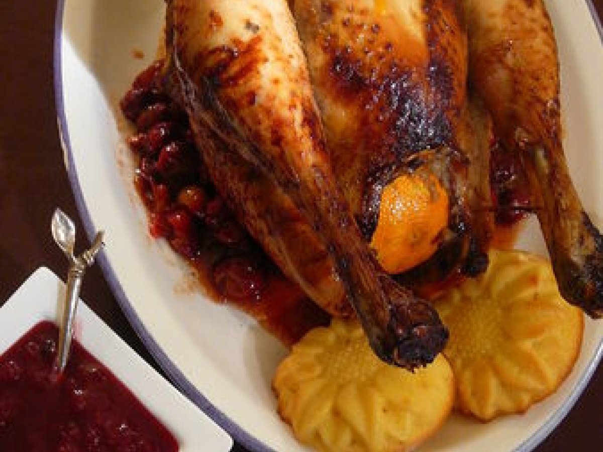 Volaille farcie à l'orange, sauce cranberry-orange et gratin de patates ...