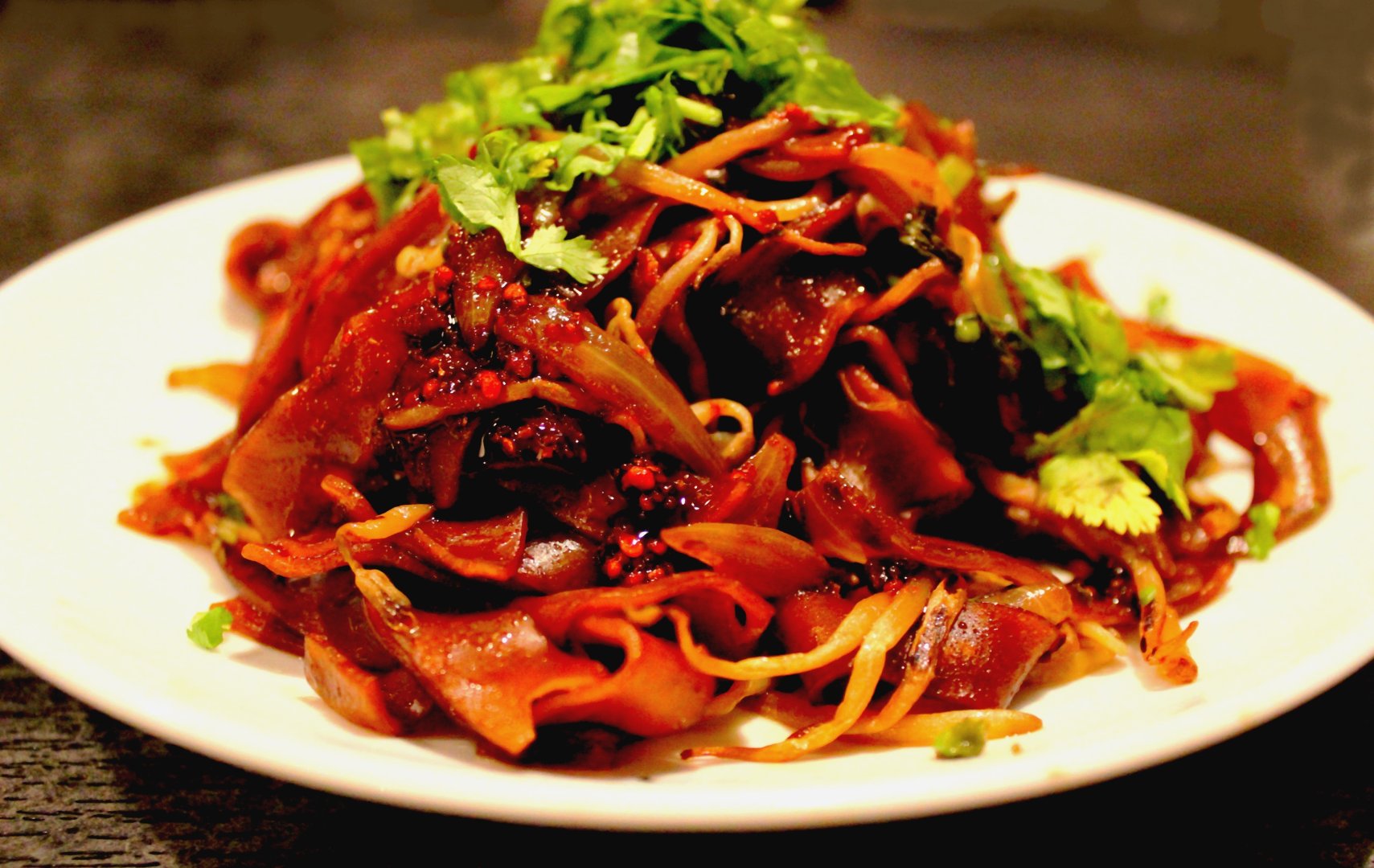 Wok de pâtes de riz au satay